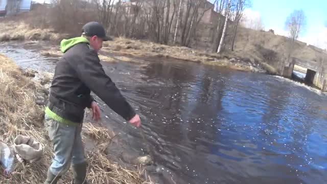 Идущий по ручьям. Ищем Сейф с деньгами напротив Банка. Поисковым магнитом на 600 КГ.