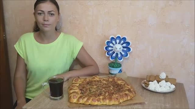 Пирог с колбасой, овощами и сыром Пицца в домашних условиях