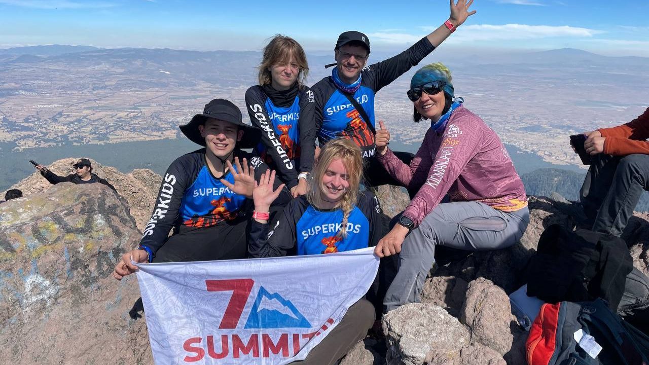 Фрагменты восхождения группы Клуба 7 вершин на вершину вулкана Ла Малинче в Мексике