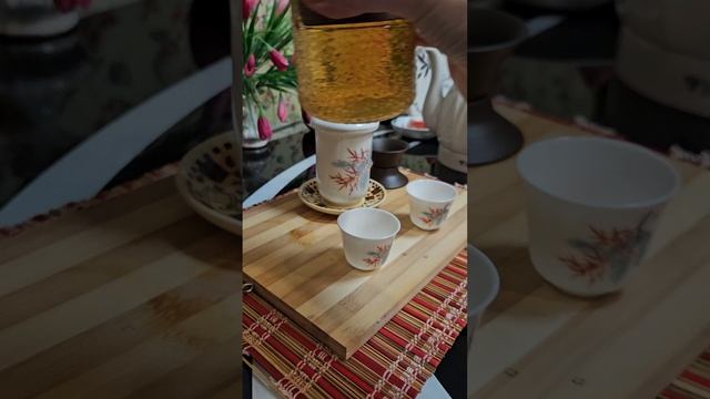 Чаепитие из дорожного чайного сервиза.