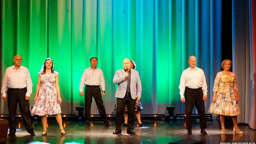 Фрагмент праздничного концерта в честь 135-летия Ловозерской школы 14 ноября 2025 года