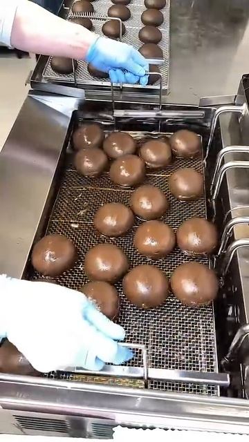 クリームたっぷりココアドーナツ😋cocoa donut #たもグルメ #japanesefood 
 #たもグルメ【Japanese_food】