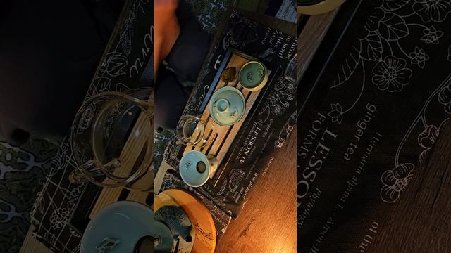 Чаепитие из бирюзового сервиза с рыбками.