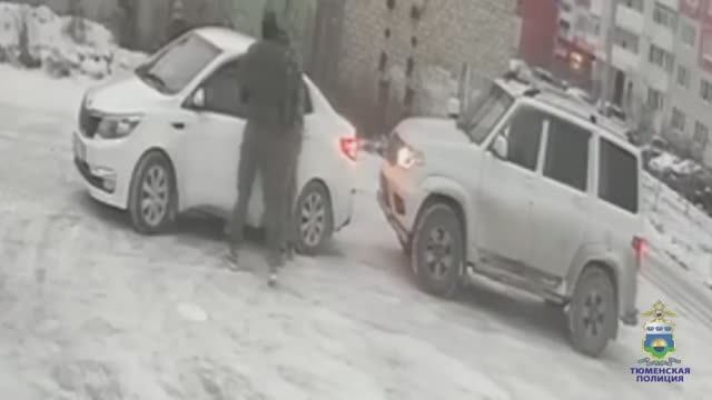 Друзья разыграли товарища с помощью фейкового похищения, но вскоре всю компанию задержала полиция