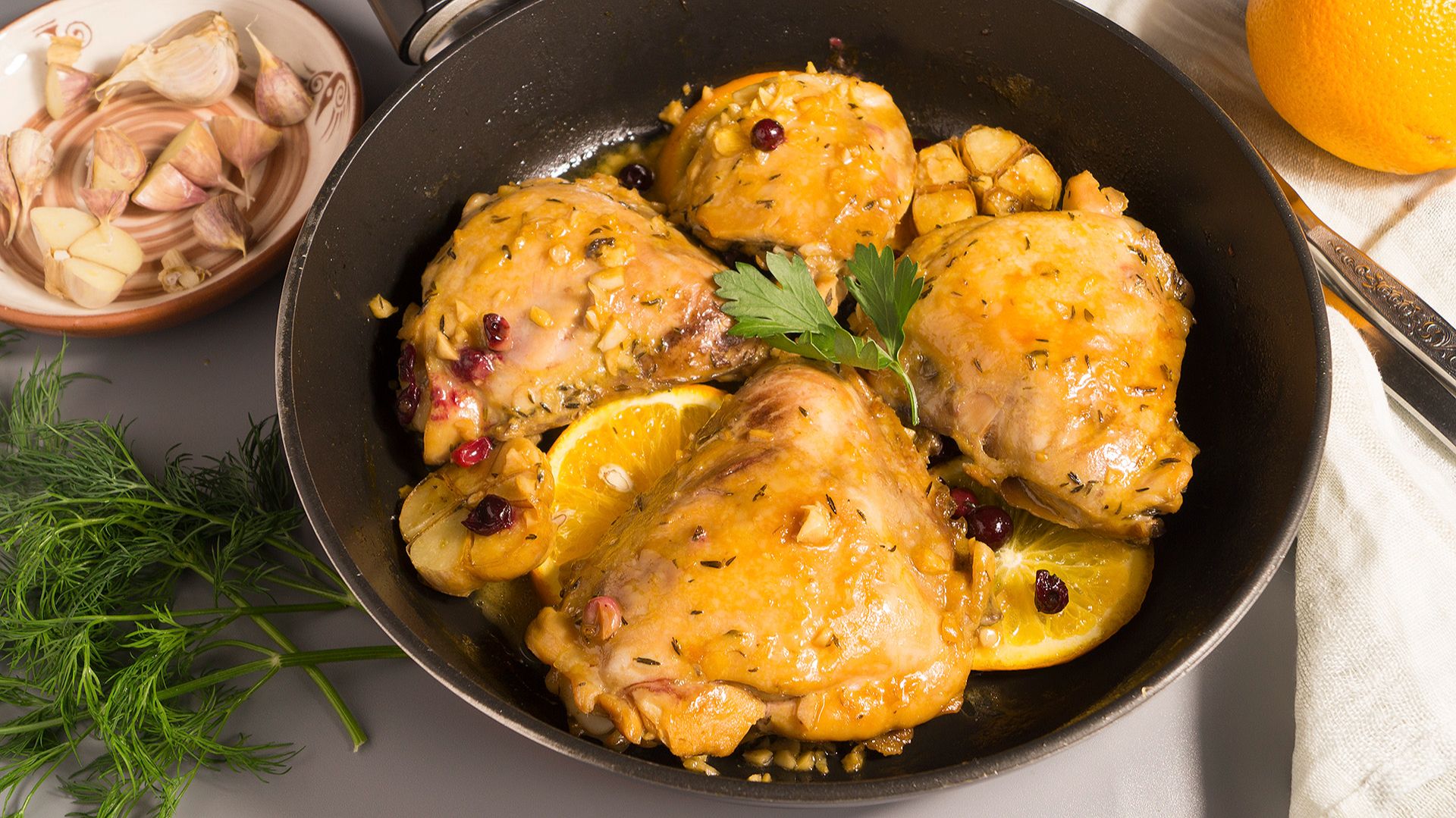 Куриные бедра на сковороде. Вкусно и бюджетно. Простой рецепт для будней и праздника