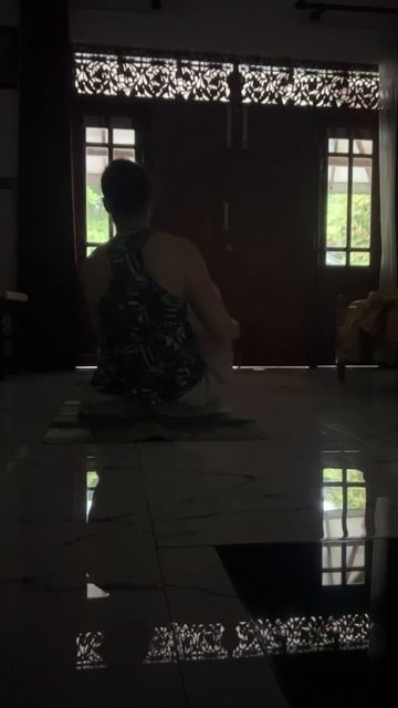 Утренняя разминка перед практикой асан (позиций)