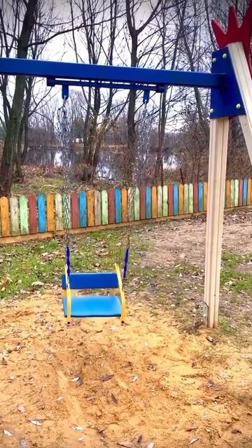 Качели осенним днём