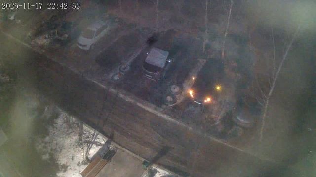 Намеренные периодические запуски фейерверков вблизи автомобилей по вечерам. Омск