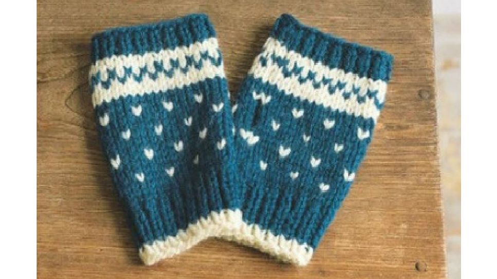 Митенки спицами для начинающих. Простейшие митенки КАК СВЯЗАТЬ обзор Урок 169 How to knit mitts