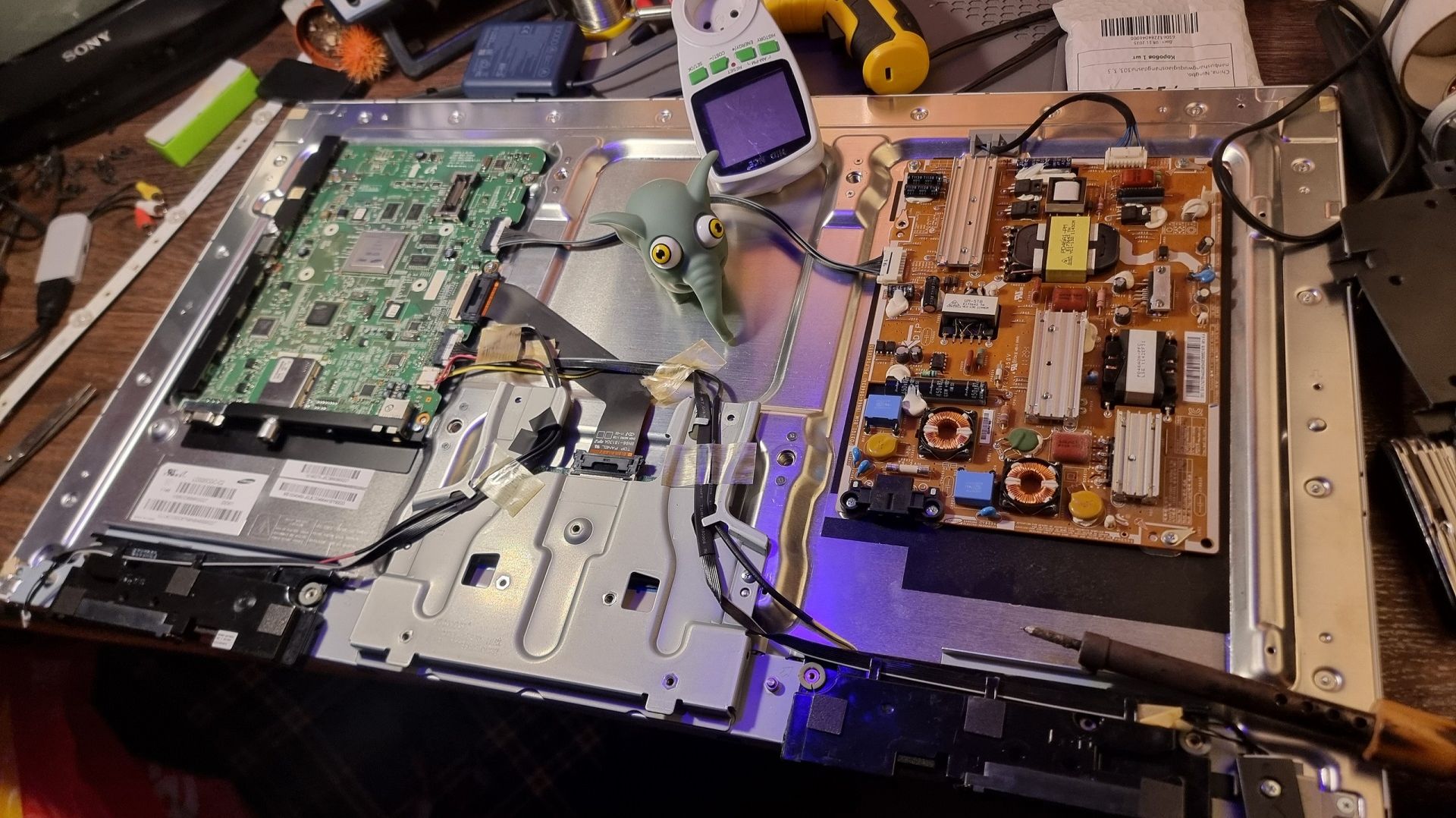 1 TV Samsung и сборка кресла. Поток) (18+)