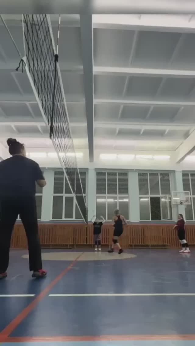 Почему регулярные тренировки по волейболу для начинающих взрослых лучше чем разовые