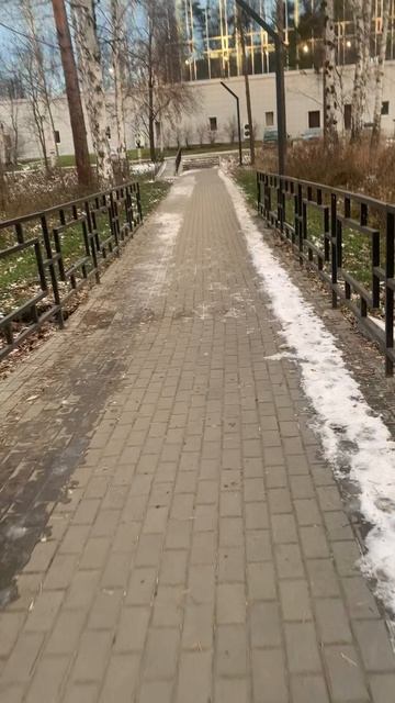 Иду 🚶♂️➡️ по тропинке к бассейну 🫶