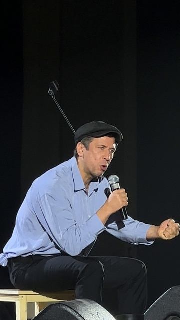 Эпизод из спектакля «Жил такой парень»