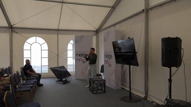 Зачем на умных колонках с Алисой моргают глазки | Алексей Белицкий