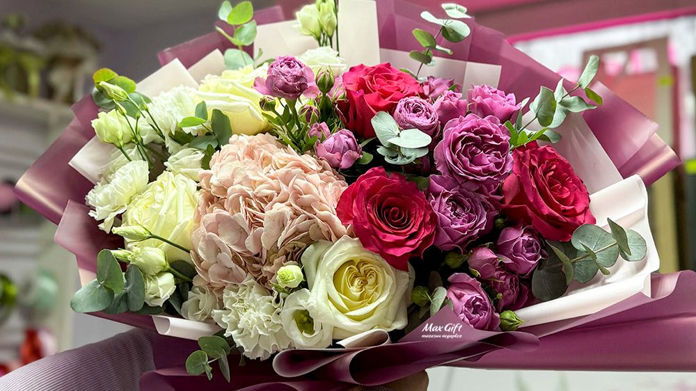 Авторский букет из цветов «День&ночь» / Подарок любимой на день рождения!