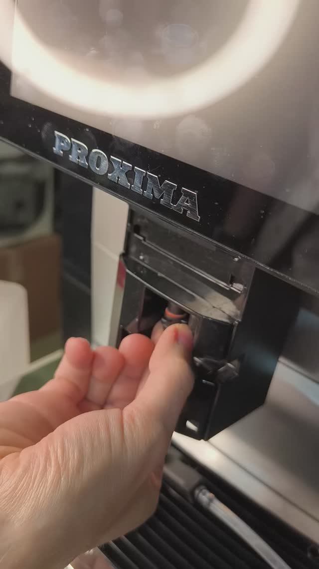 PROXIMA DR COFFEE F11 Кофемашина не забирает молоко - проверка форсунки - часть 2