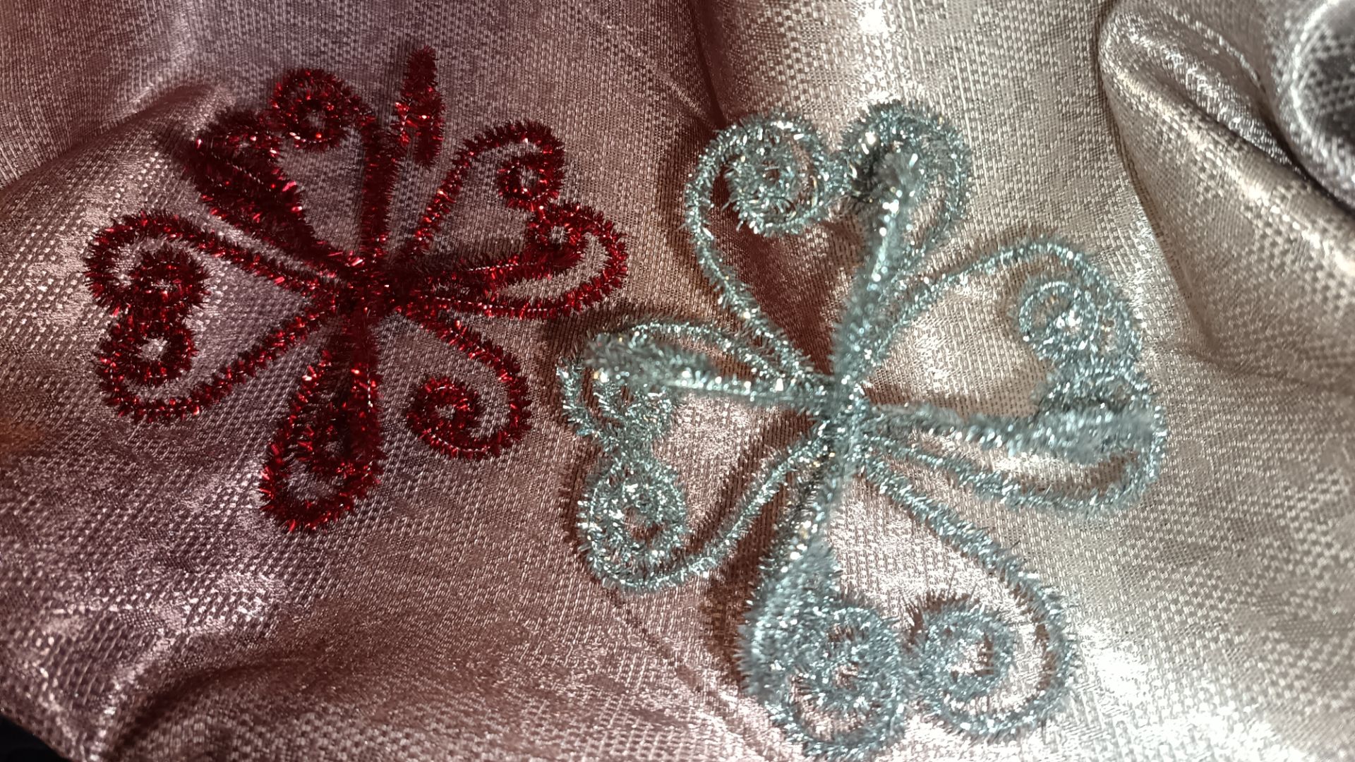 Новая снежинка из синельной проволоки. Поделка своими руками к новому 2026 году.