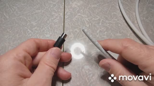 Как быстро присоединить штекер к телевизионному кабелю.