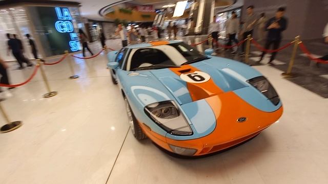 Ford GT — максимальная развиваемая скорость 330 км/ч (ограничена электроникой).