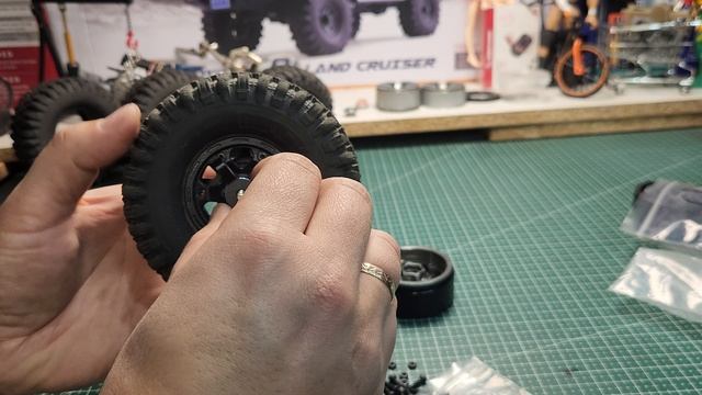 Механизм для сборки колес в действии. Бедлоки диски собирать стало легче