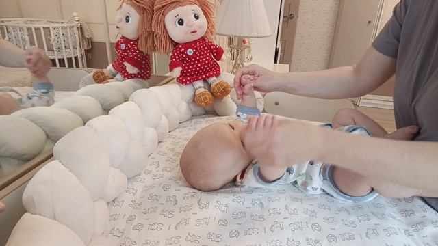УПРАЖНЕНИЕ СКРЕЩИВАНИЕ РУК 👕 3 до 6 месяцев массаж для грудничков с потешками