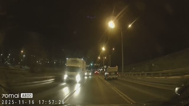 Вылез на встречку