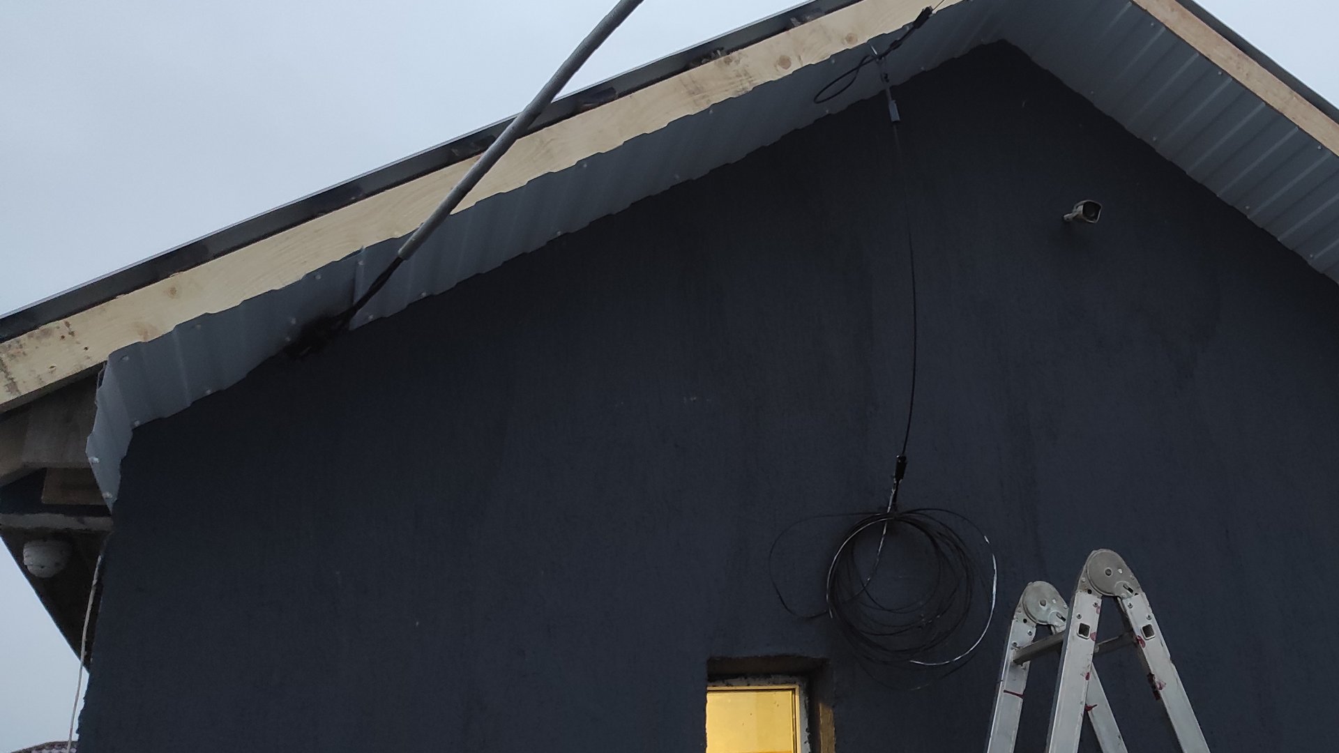 КАК ЗАШИТЬ КАРНИЗ КРЫШИ БАНИ, ДОМА, ГАРАЖА своими руками