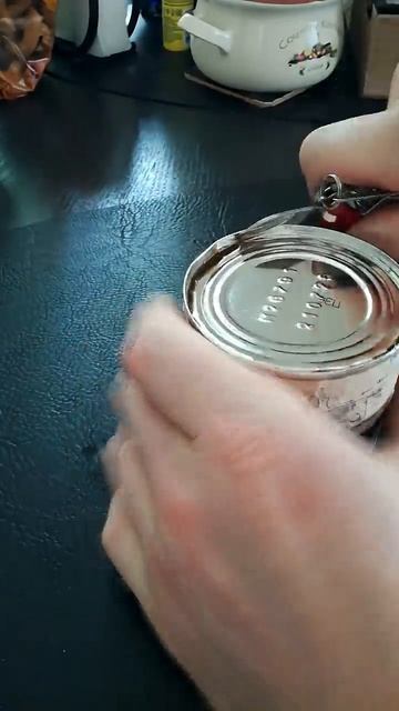 Victorinox vs банка сгущёнки