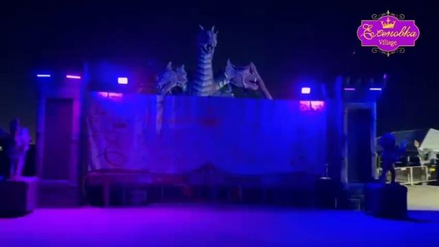 скульптуры в парке ночью. покраска люминесцентной краской парк Еленовка.