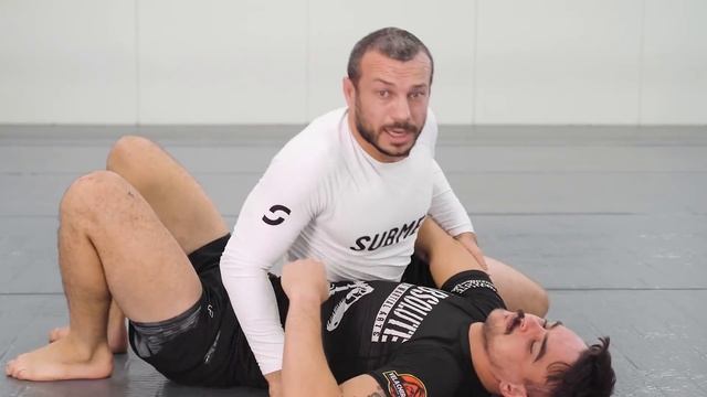 Cross-Body Knee Сut