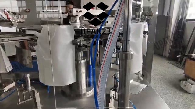 Роторный автомат розлива жидкости и запайки готовых пакетов в "дой-пак" со штуцером