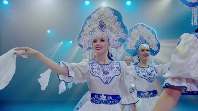 «Русский танец — загляденье!»