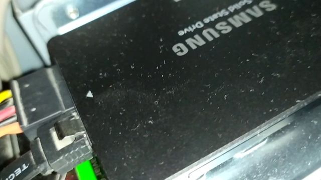 Для ускорения работы компьютера поставил SSD диск (твердотельный накопитель)