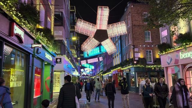 Англия. Рождественские украшения Вест-Энда в Лондоне