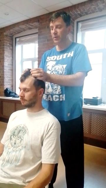 Индийский массаж головы