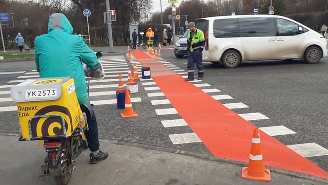 Делают велопереход через дорогу
