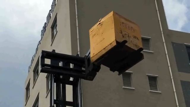 Ричтрак - штабелер с трехсторонней обработкой грузов MC15 OXLIFT MIMA