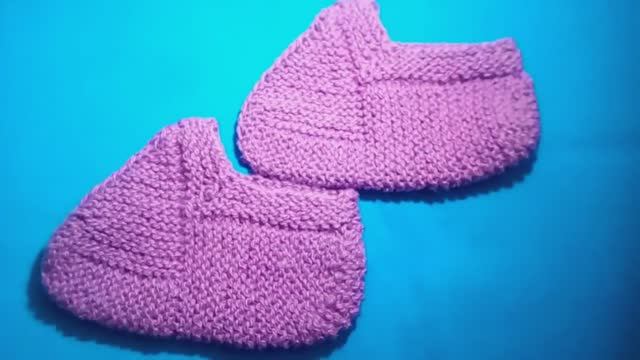 Вязаные тапочки "три петли" на спицах.