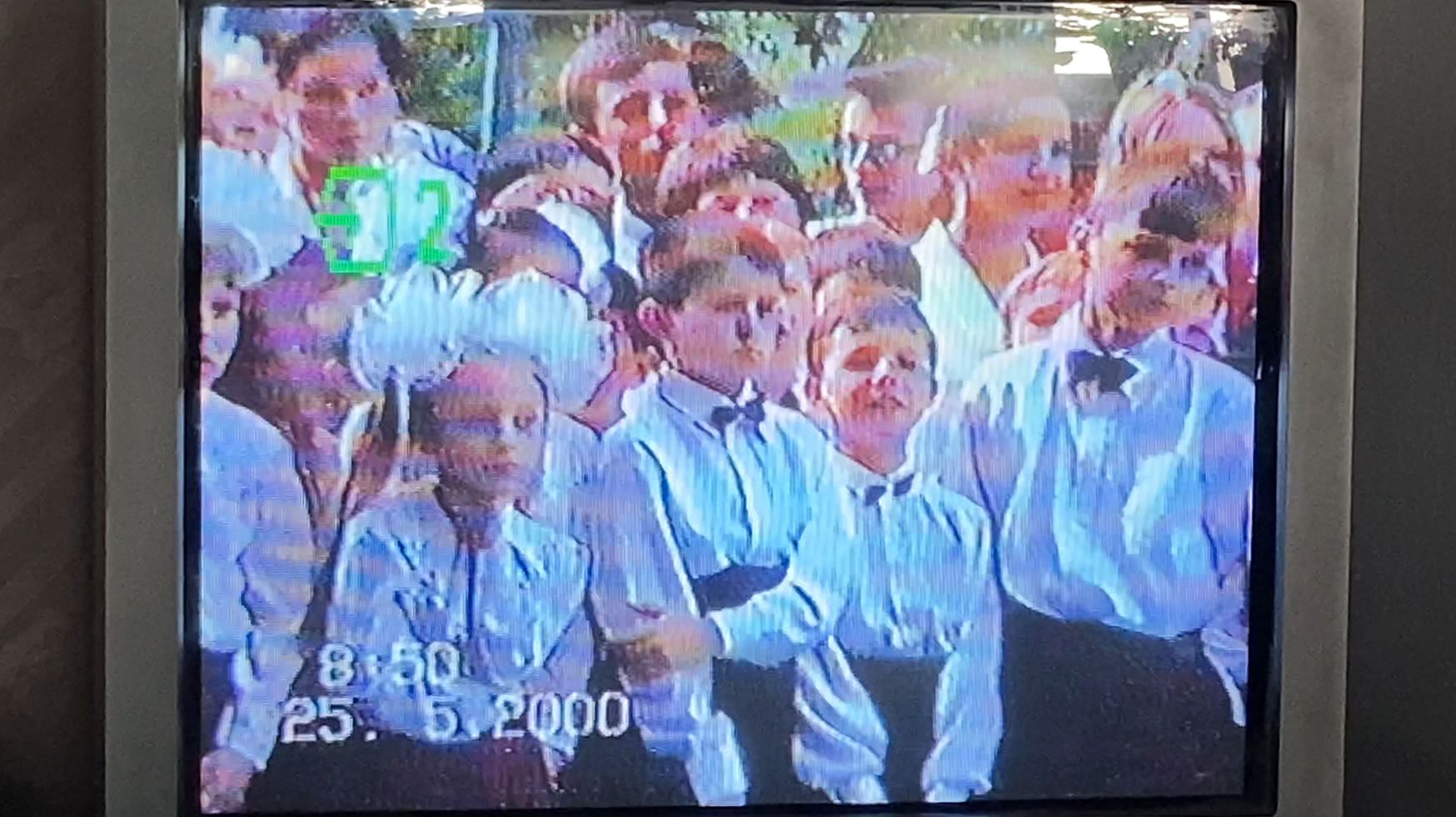 2000. "Последний звонок. С окончанием 2-B класса!". Гимназия. Енакиево. 25.05.2000.