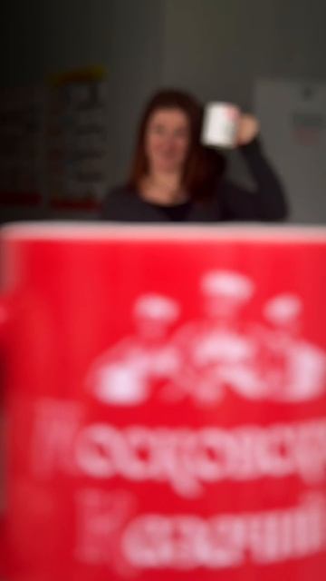 Пьем чай в перерыве на репетиции.