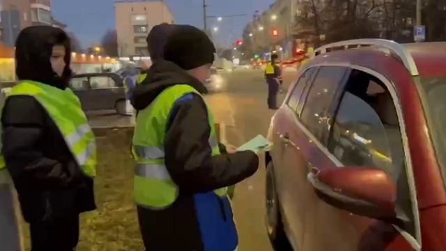 Сотрудники Госавтоинспекции города Тулы в преддверии Всемирного Дня ребенка провели акцию на улицах