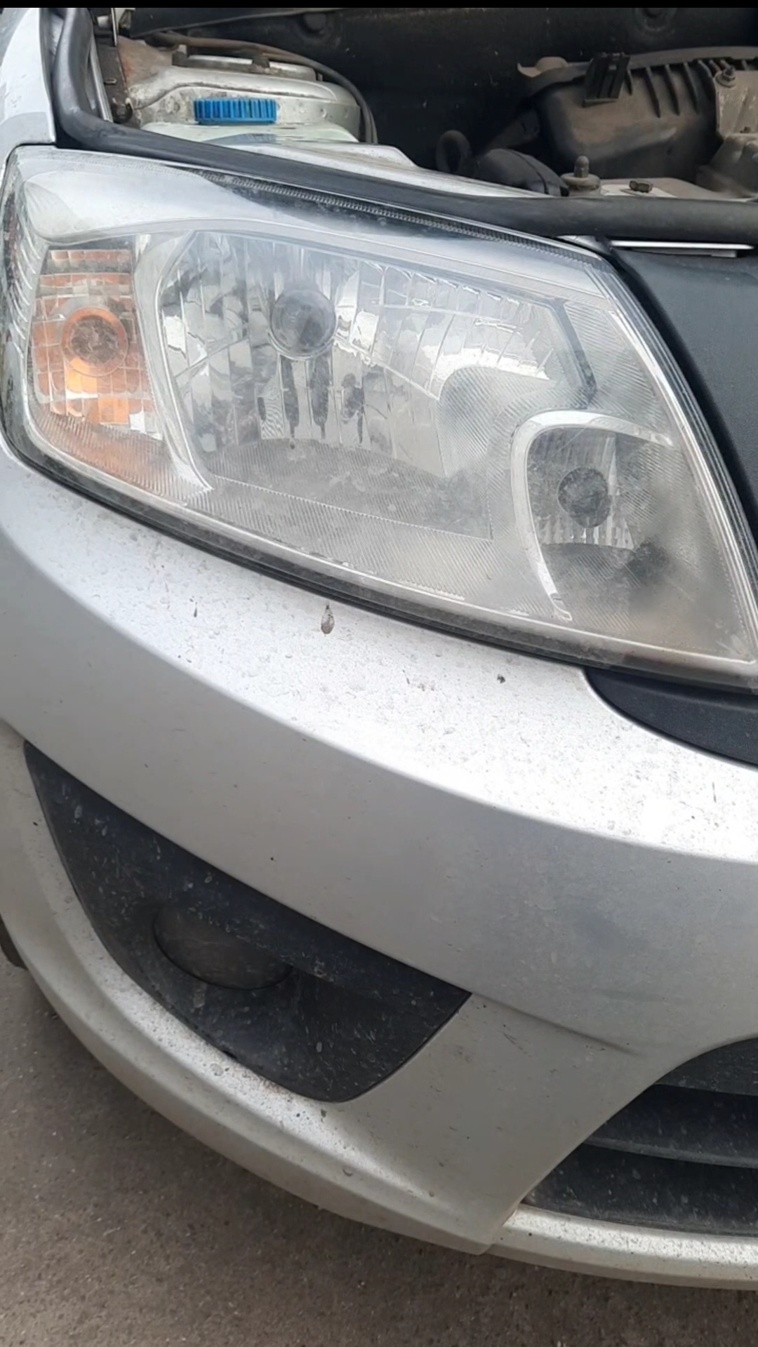 Замена лампы переднего габарита. Лада Гранта.