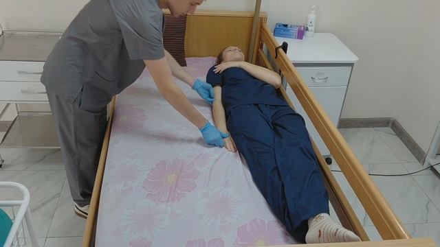 Размещение пациента в положении лёжа на животе