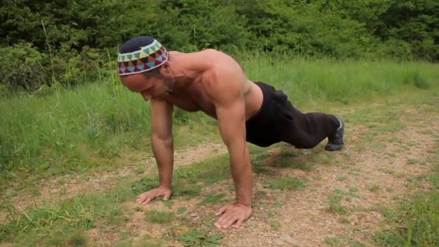 ОТЖИМАНИЕ ОТ ПОЛА НАКАТОМ ПОПРОБУЙТЕ