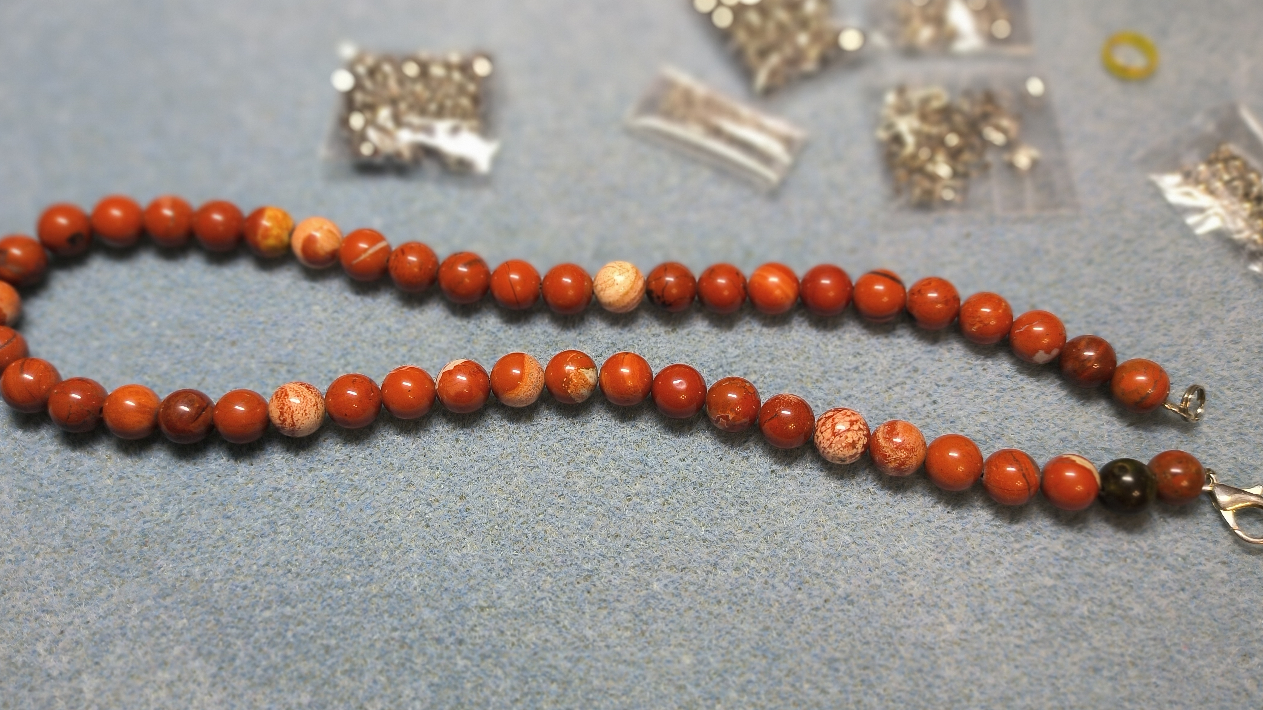 Небольшая переделка бус из яшмы. Часть 1