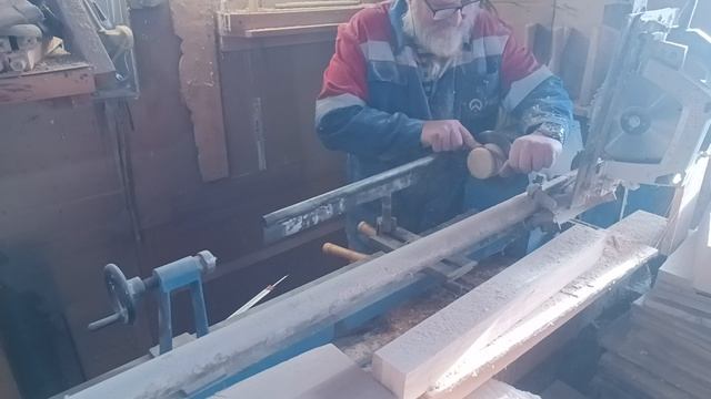 Ножки для сундука делаю из ясеня.