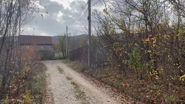 Осматриваю земельные участки на ул. Парковая, сосед готовит участок к строительству дома, Крым 2025