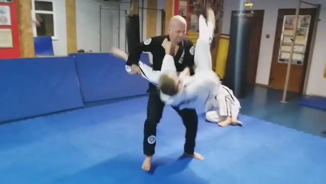 "Висячка". Рычаг локтя прыжком из стойки. Кэмпо Феодосия