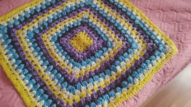 Необычное применение пакетов для мусора.Красочный  Коврик крючком