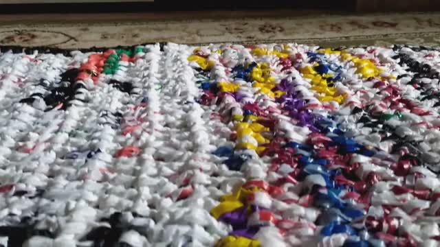 Коврик из полиэтиленовых пакетов. Не копите пакеты в пакете!